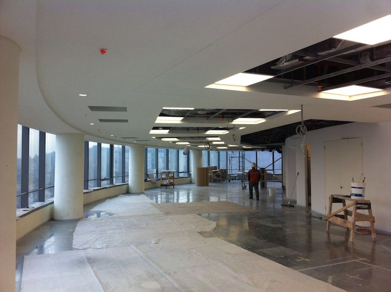 TOUR TITANIUM - CHILE 16.000 MQ - Planchers surélevés pour intérieurs ...